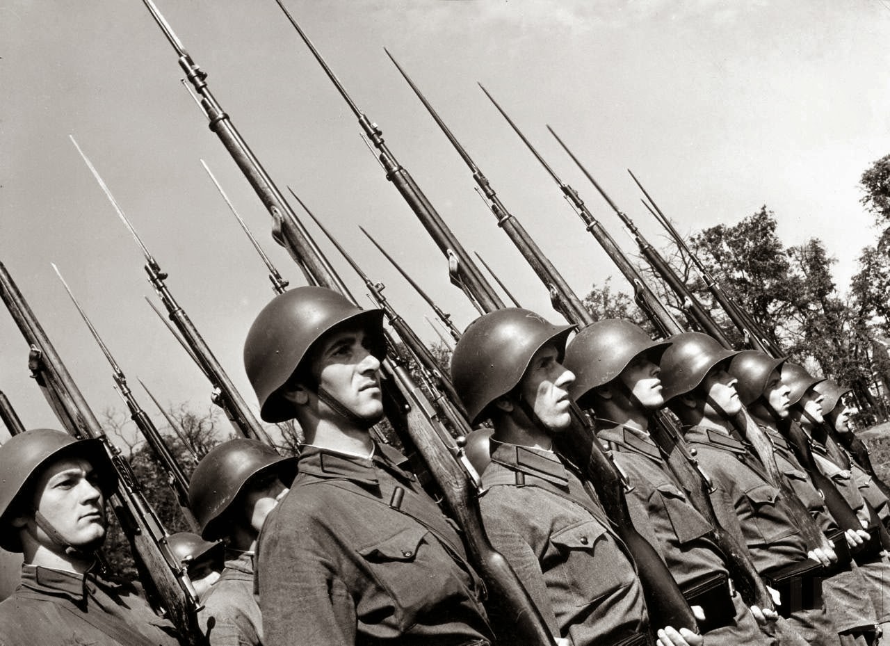 21 Vintage Pictures Capture Everyday Life of the USSR in the 1930 and ...