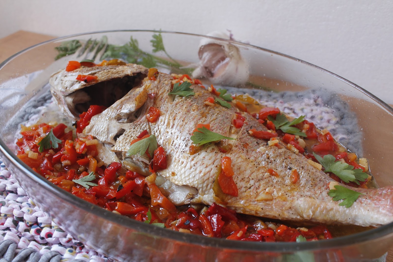 Breca al horno con pimientos asados ~ Con sabor a huerto