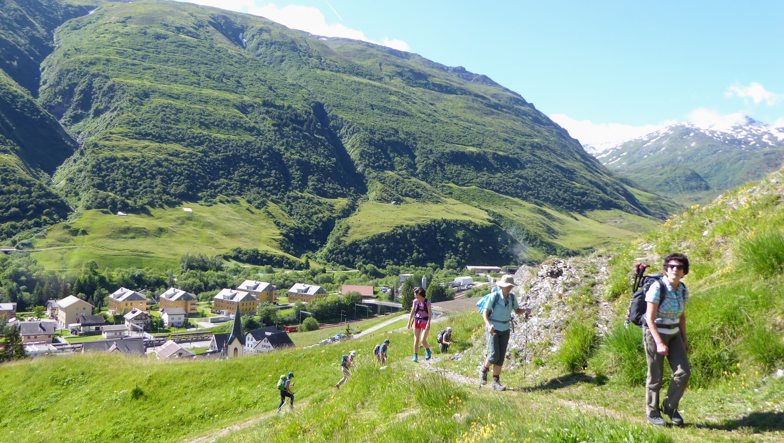 Auf dem Furka-Höhenweg von Realp nach Andermatt (UR) – Wandern mit Freunden