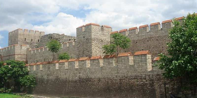 Tarihi İstanbul Surları