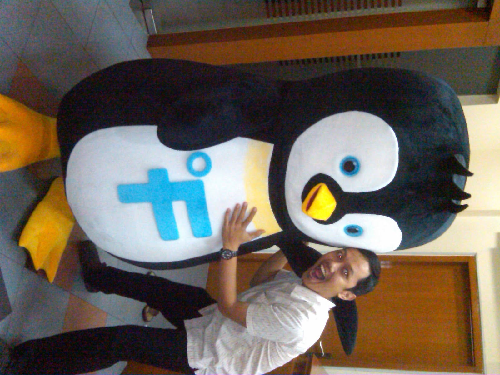 Lama waktu pembuatan dan jenis bahan untuk Kostum Badut, Maskot ...