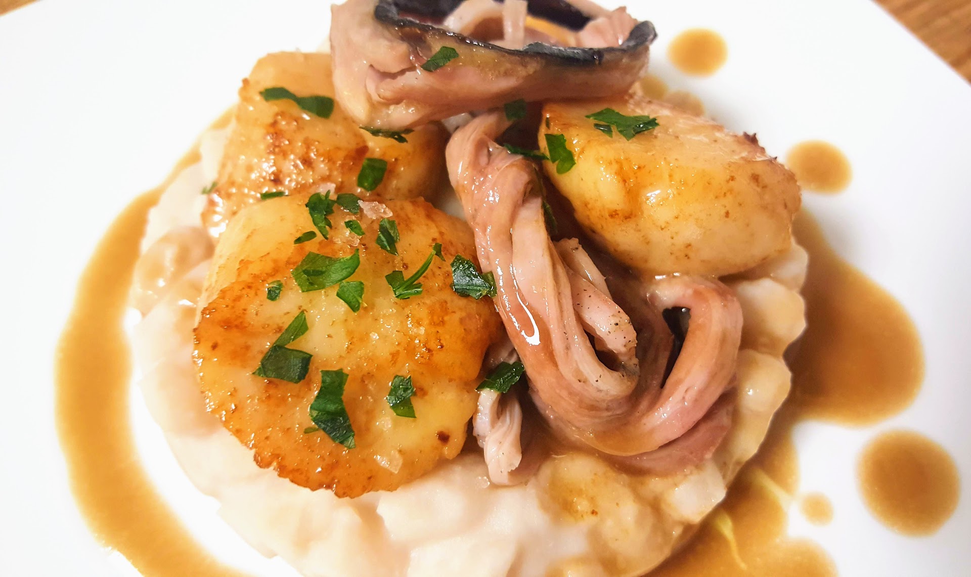 Saint-Jacques rôties, Coco de Paimpol, andouille de Guémené