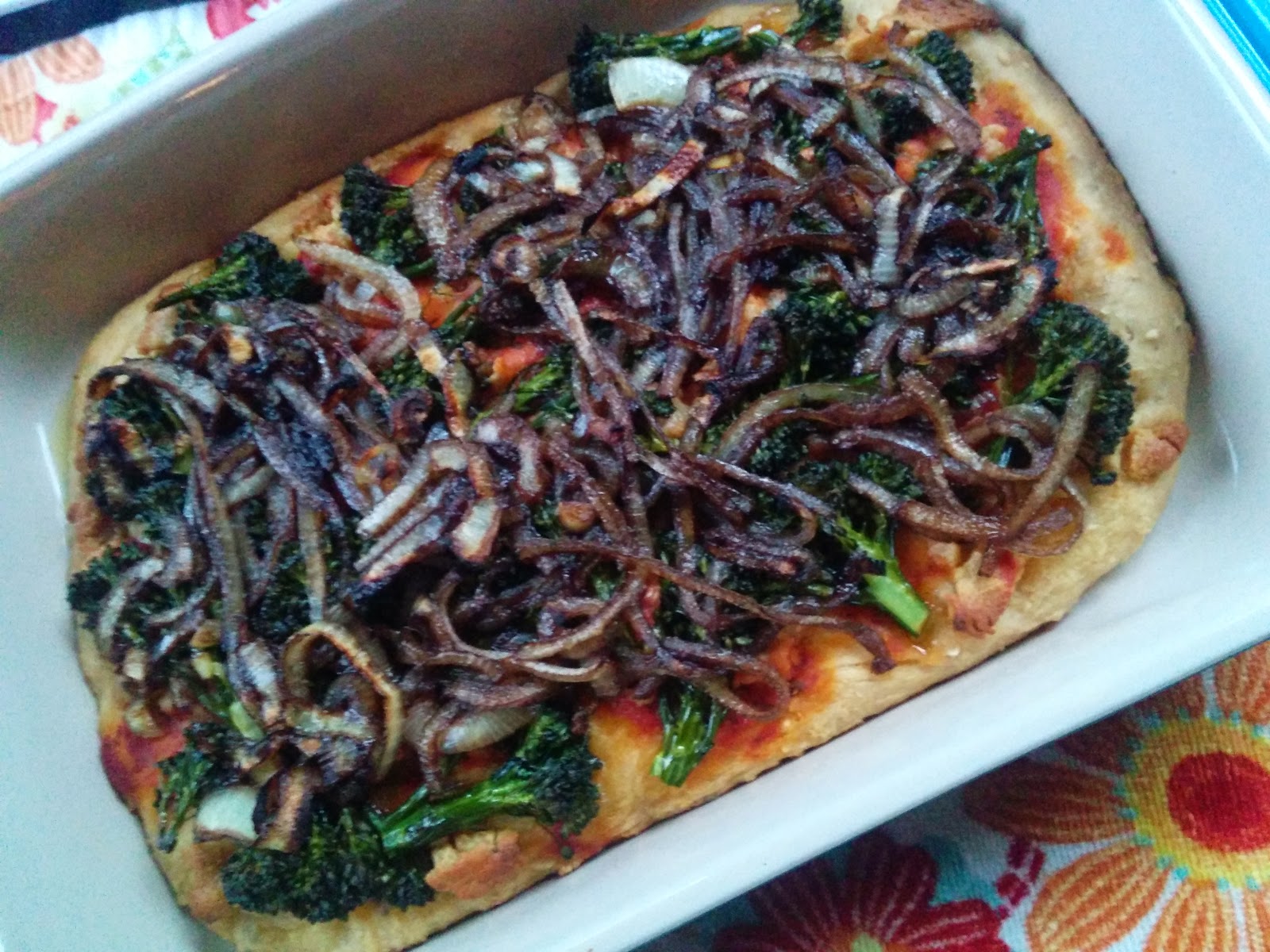 WholeFoodVegan: Multigrain Flatbread Pizza with Sweet Balsamic Onions