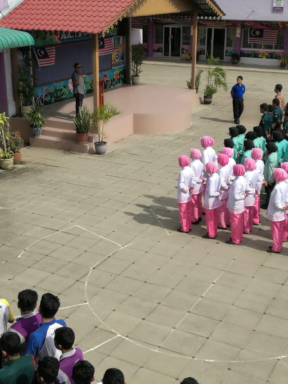 BLOG SAINA: Latihan Kawad Unit Uniform