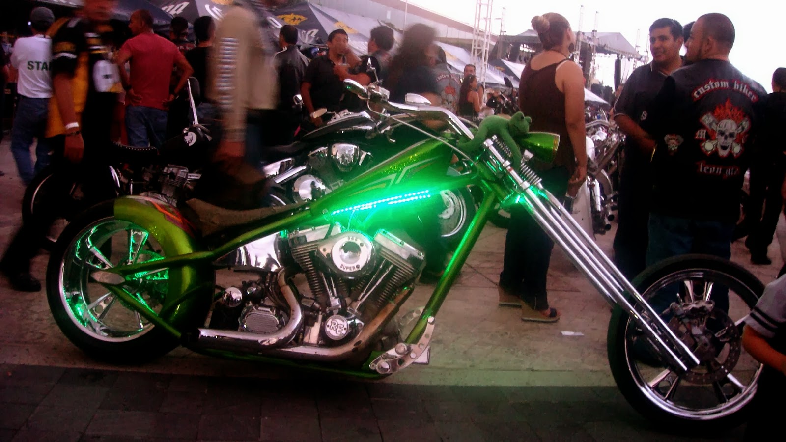 Ciudades mexicanas: Motofiesta León 2013 y sus motos al atardecer