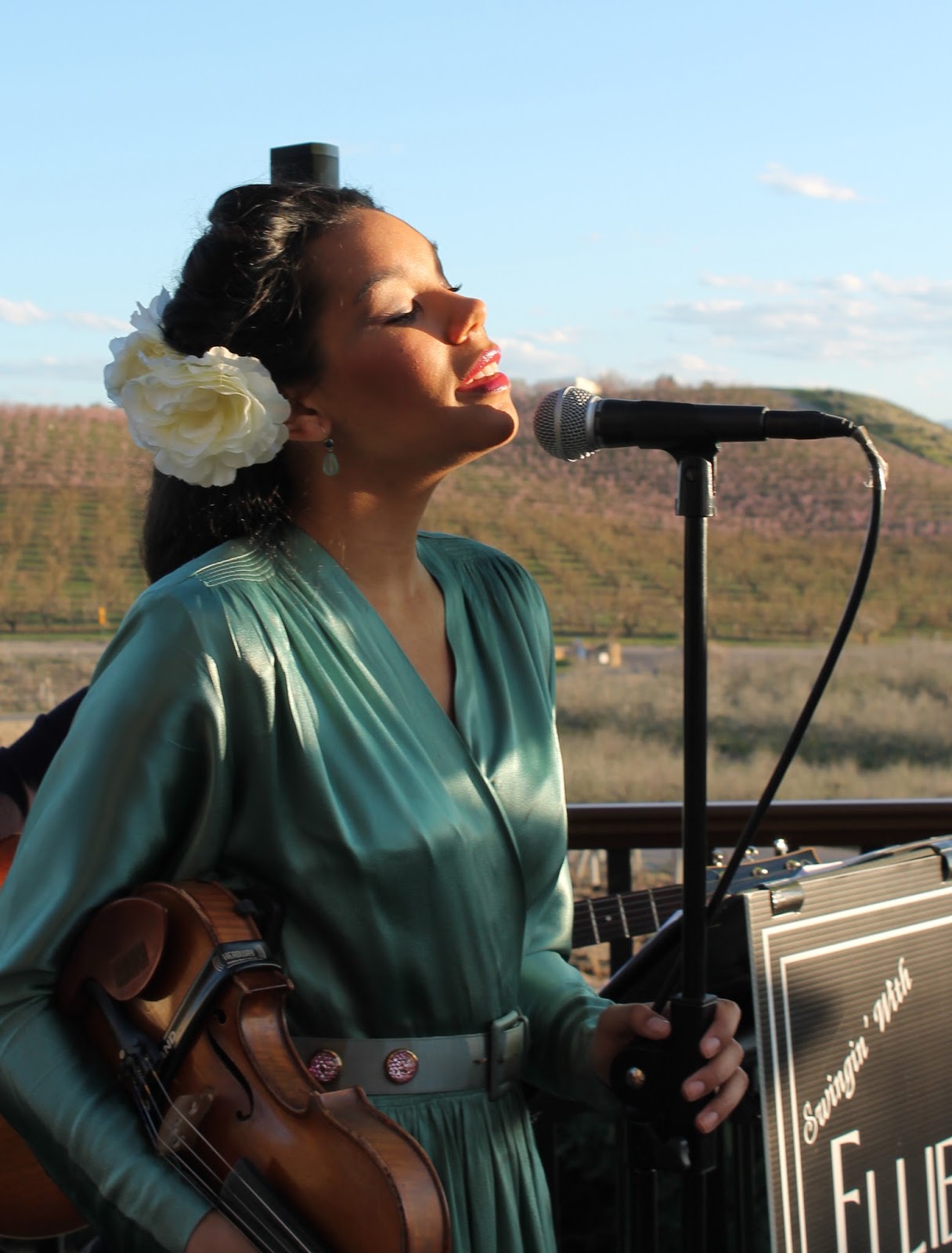 Swingin' With Ellie Shaw: photos