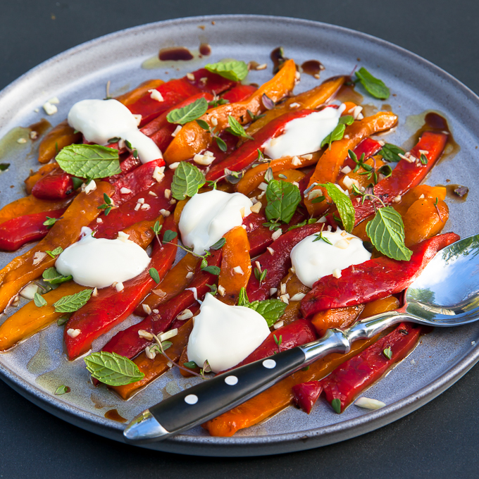 HELLAAN KOSKIN: Grillattua paprikaa ja vuohenjuustoa