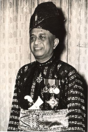 Payung Mahkota Dirgahayu Raja Melayu: YBM RAJA SIR TUN UDA BIN RAJA ...