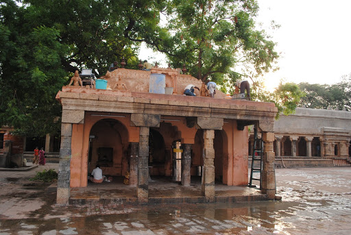 Tamilnadu Tourism: Brihadeeswarar Temple – Karuvurar Shrine