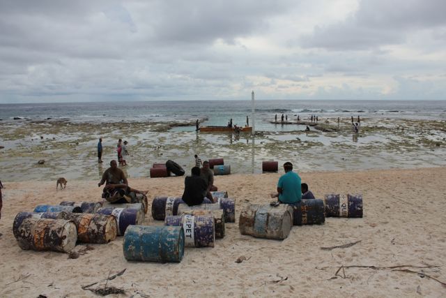 Vive La Vida--Tuvalu Happy Kitchen: North Island Round Trip--Niutao (27 ...