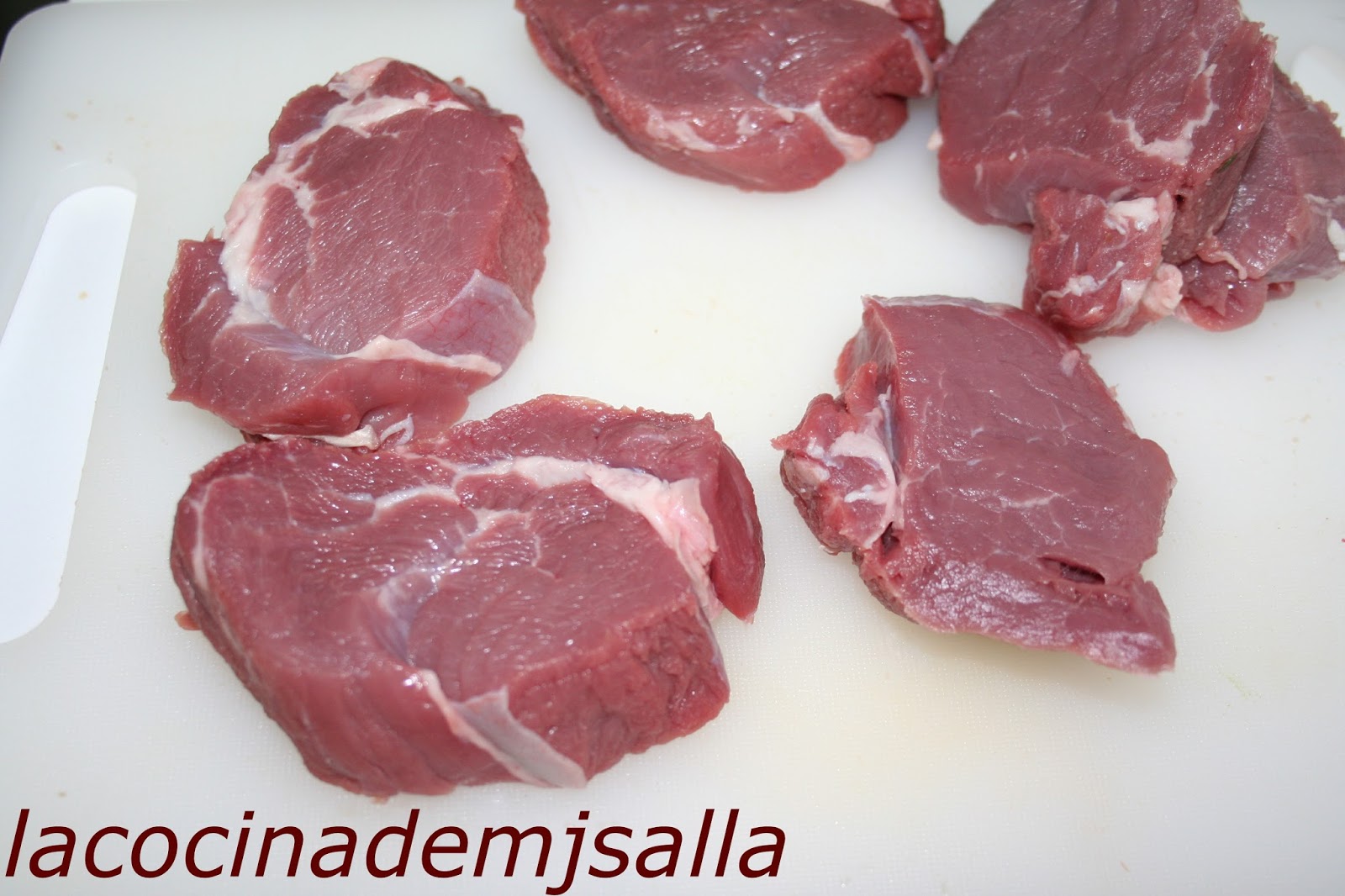 SOLOMILLO DE TERNERA CON SALSA ESPAÑOLA Y FRAMBUESAS