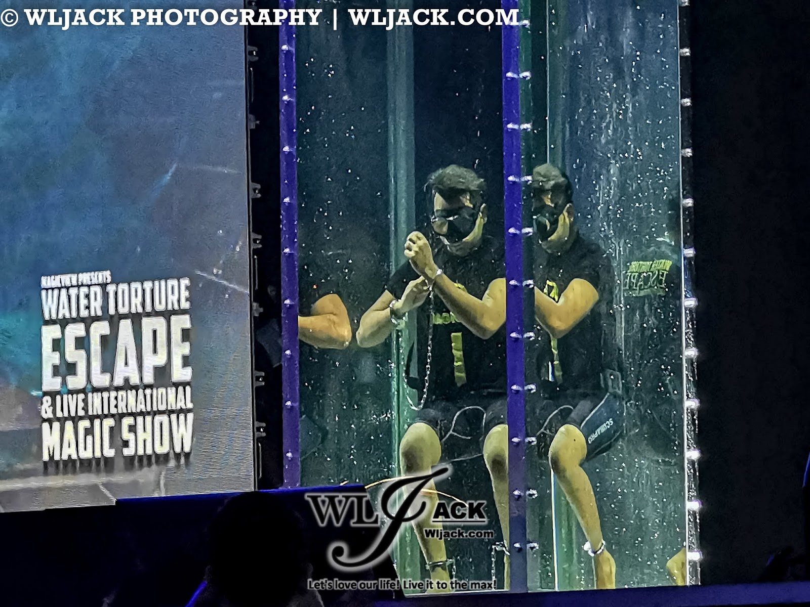 [Coverage] Vikey's Water Torture Escape & Live International Magic Show