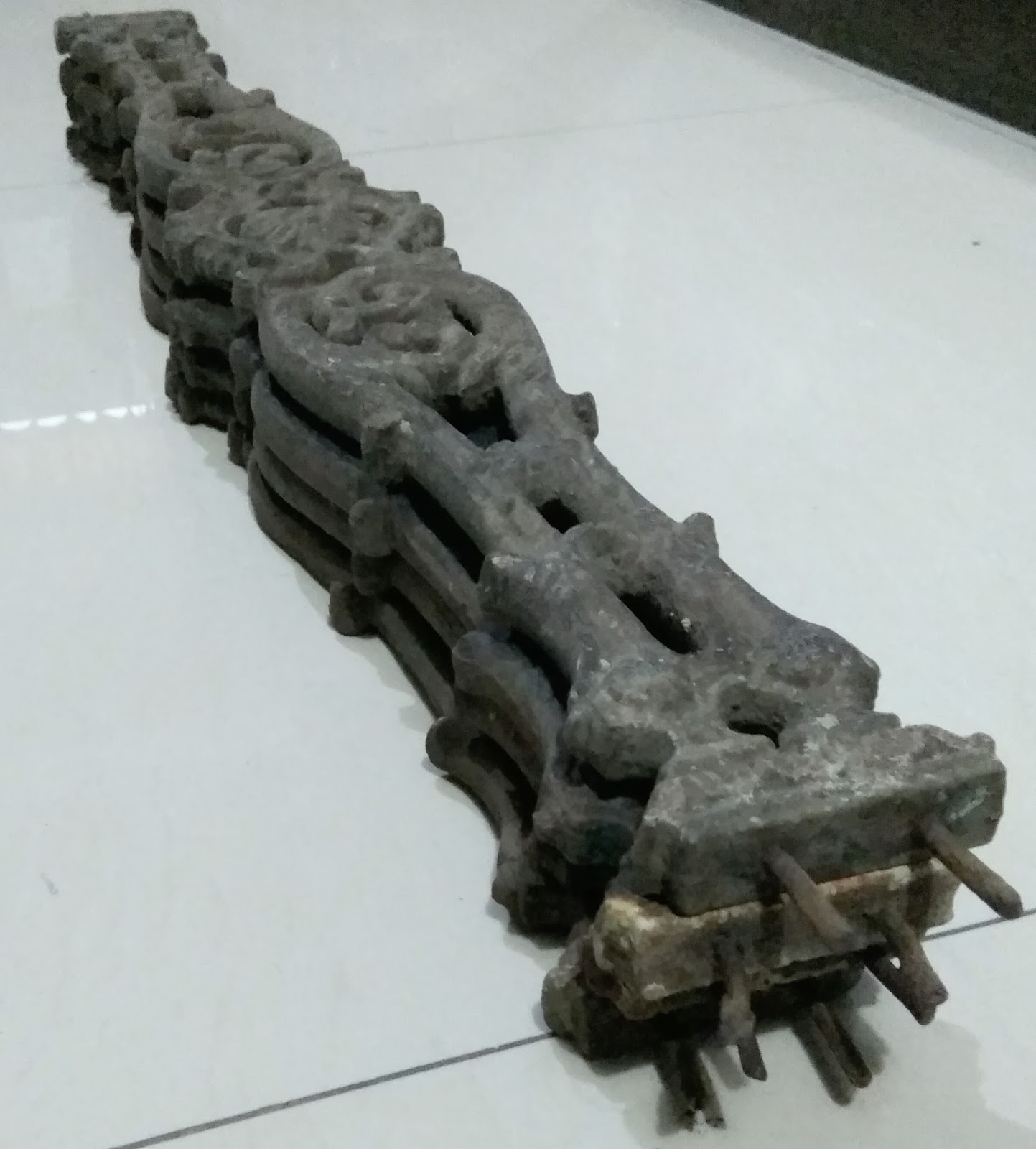 Roemah Temoean : 4 Pagar Besi Ukir - ( terjual )