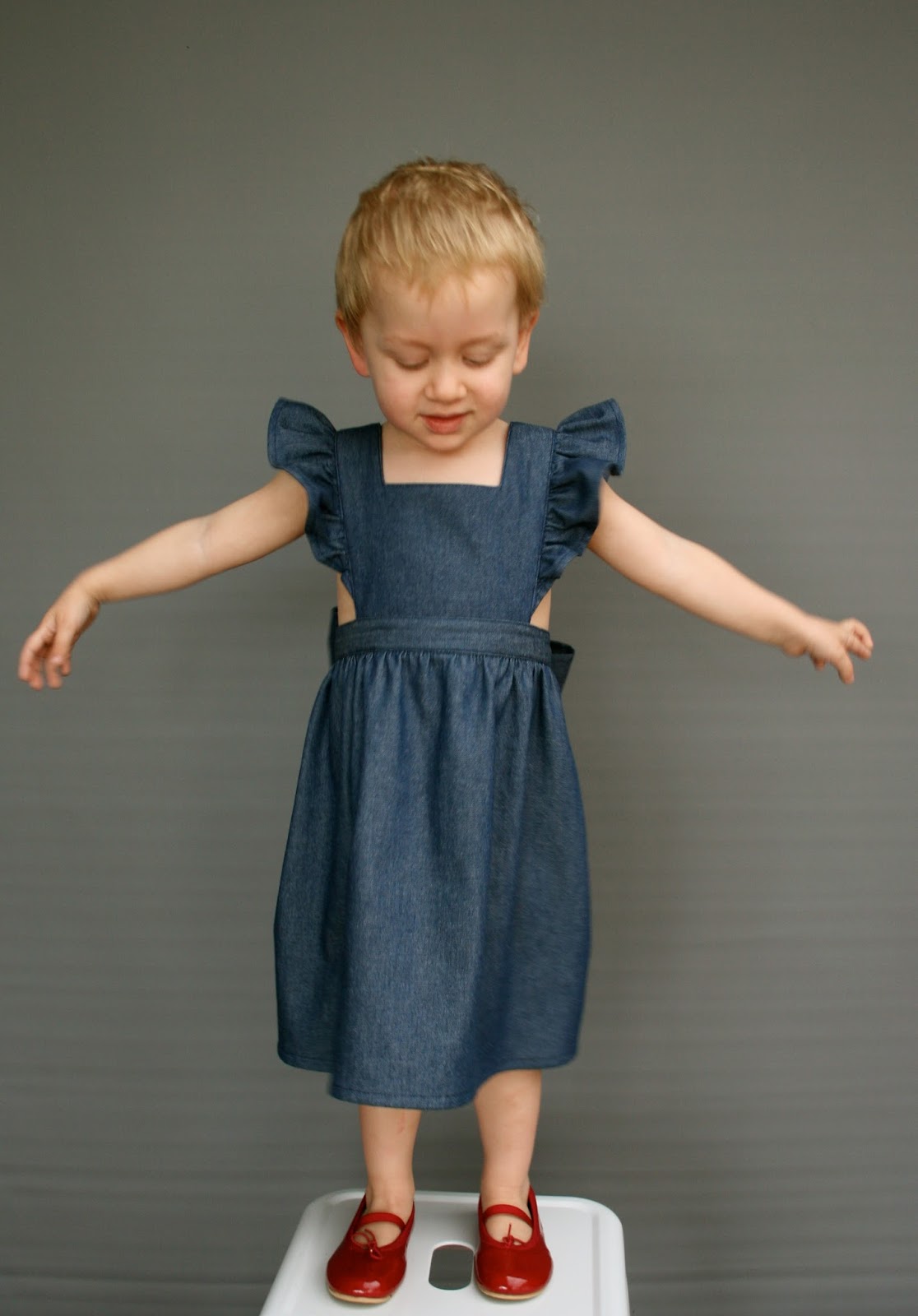 Five and Counting....: Vintage Pinafore Simplicity 7197