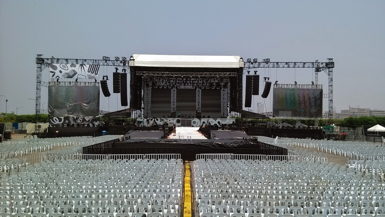 One Direction Electrifies Manila’s SM Mall of Asia With HARMAN’s JBL ...