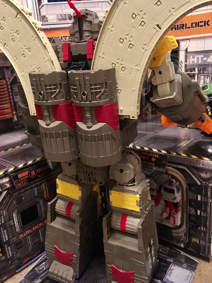 Transformers Omega Supreme Vs Metroplex