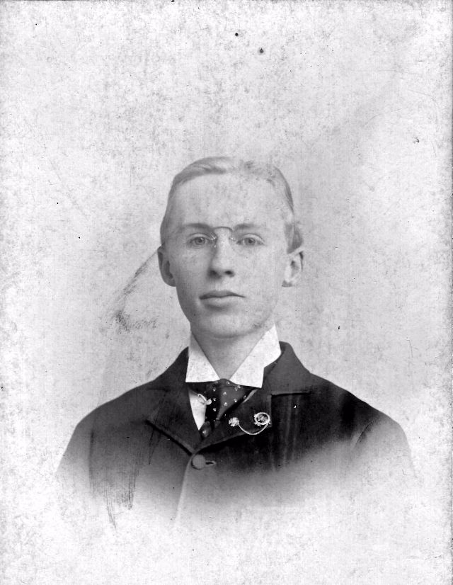 21 Charming Photos of the Graduates From the Late 19th and Early 20th ...