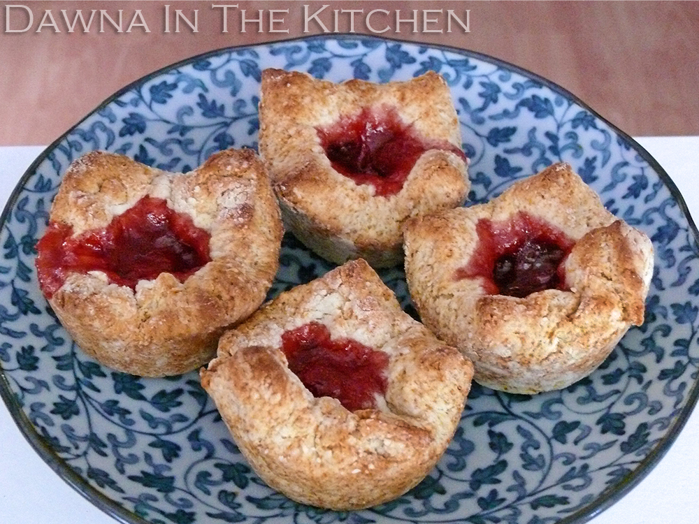 Dawna in the Kitchen: Jam Buns