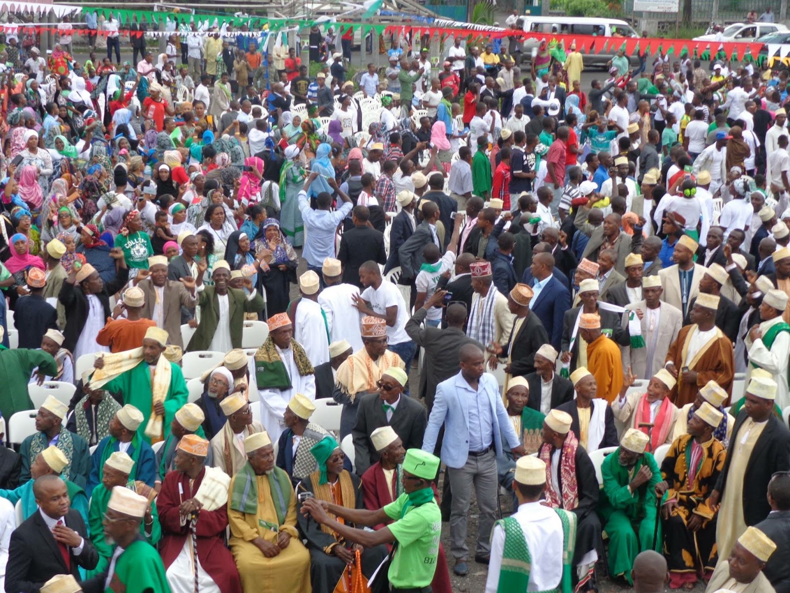 Société: Une population perdue et sans repère | HabarizaComores.com ...