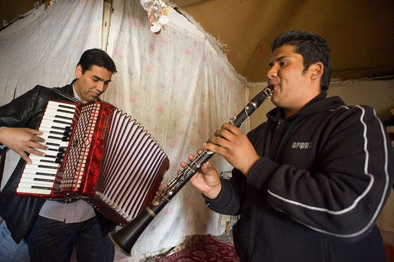 ΠΑΡΑΔΟΣΙΑΚΗ ΜΟΥΣΙΚΗ : ΤΟ ΤΡΑΓΟΥΔΙ ΤΩΝ ΓΥΦΤΩΝ - KsipnisteRe.com