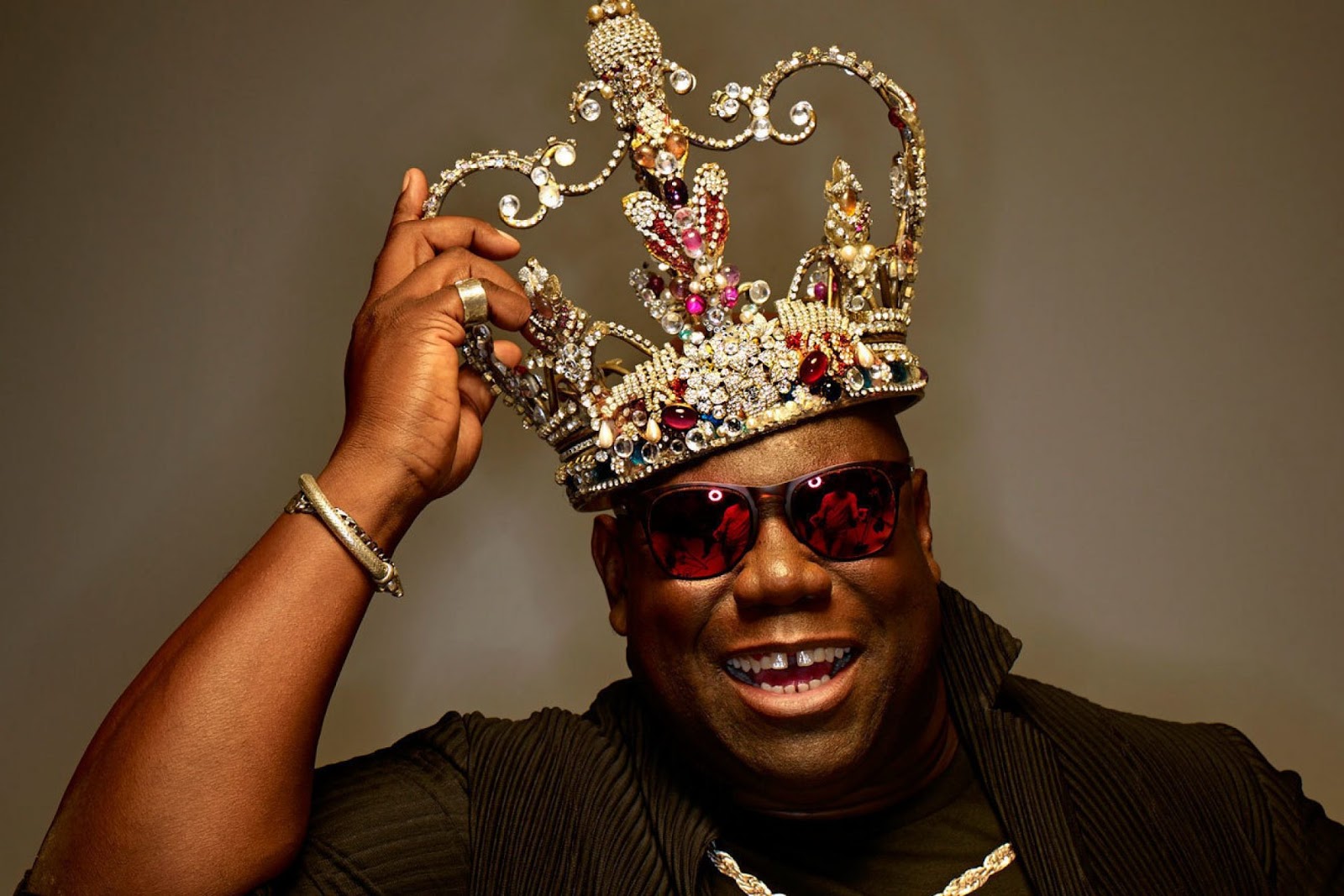 Watch King Carl Cox dropping classic gems and spreading positive vibes ...