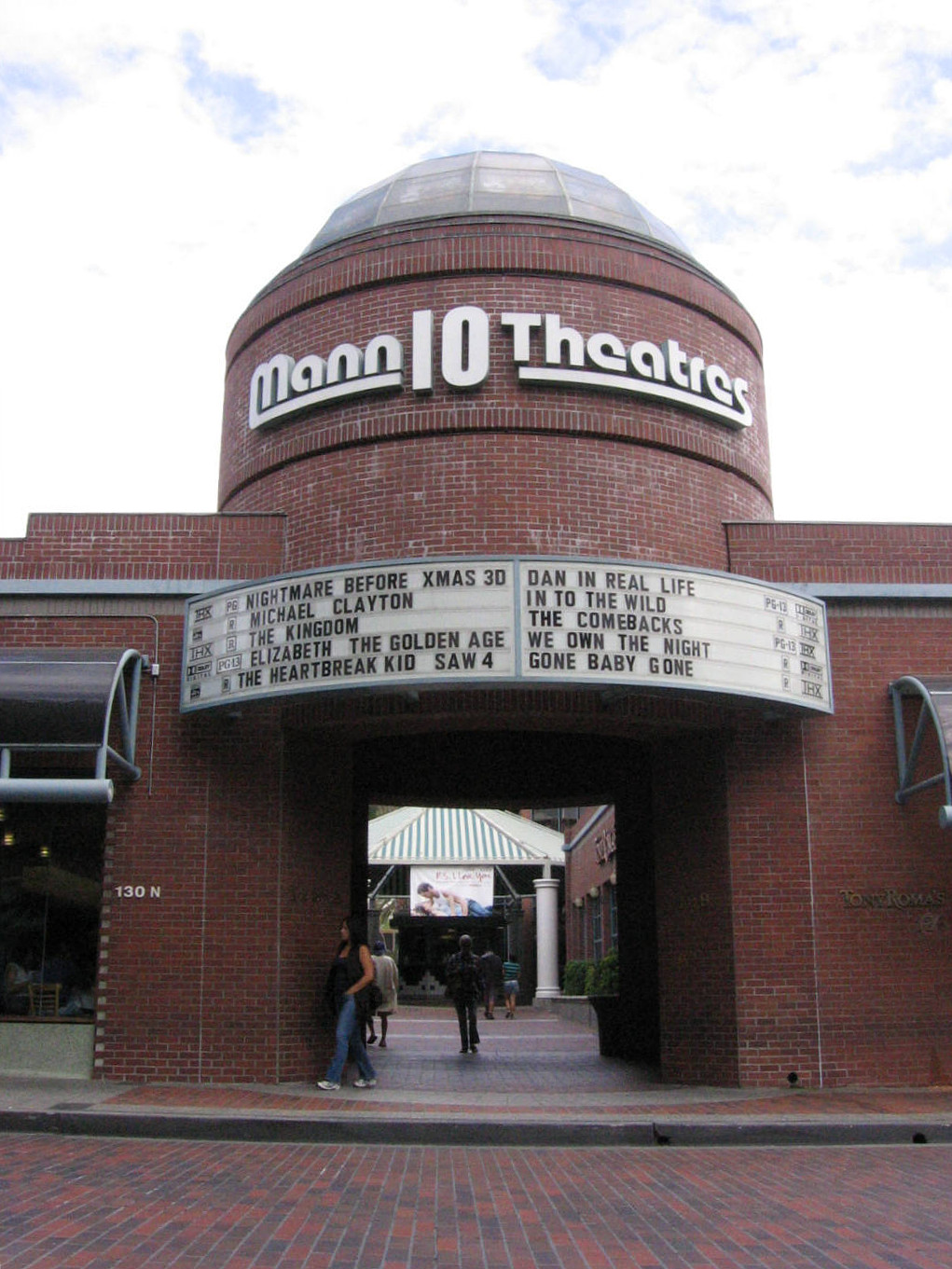 Los Angeles Theatres: Mann Exchange / Studio Movie Grill / Look Cinemas