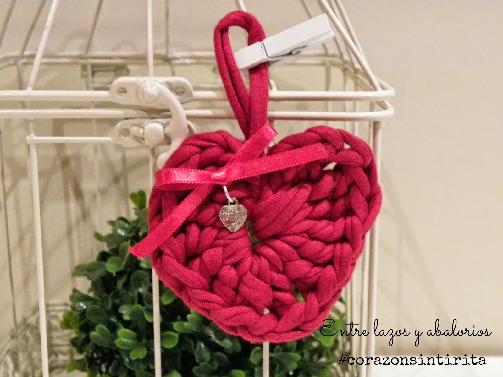 Entre lazos y abalorios : San Valentín y el Día Internacional de las ...