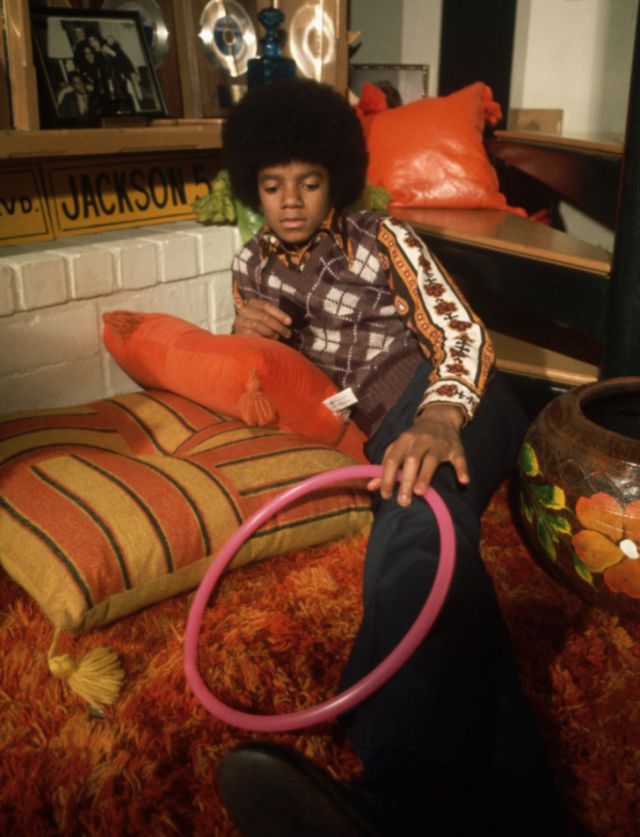 30 Adorable Color Photographs of Michael Jackson as a Teenager in the ...