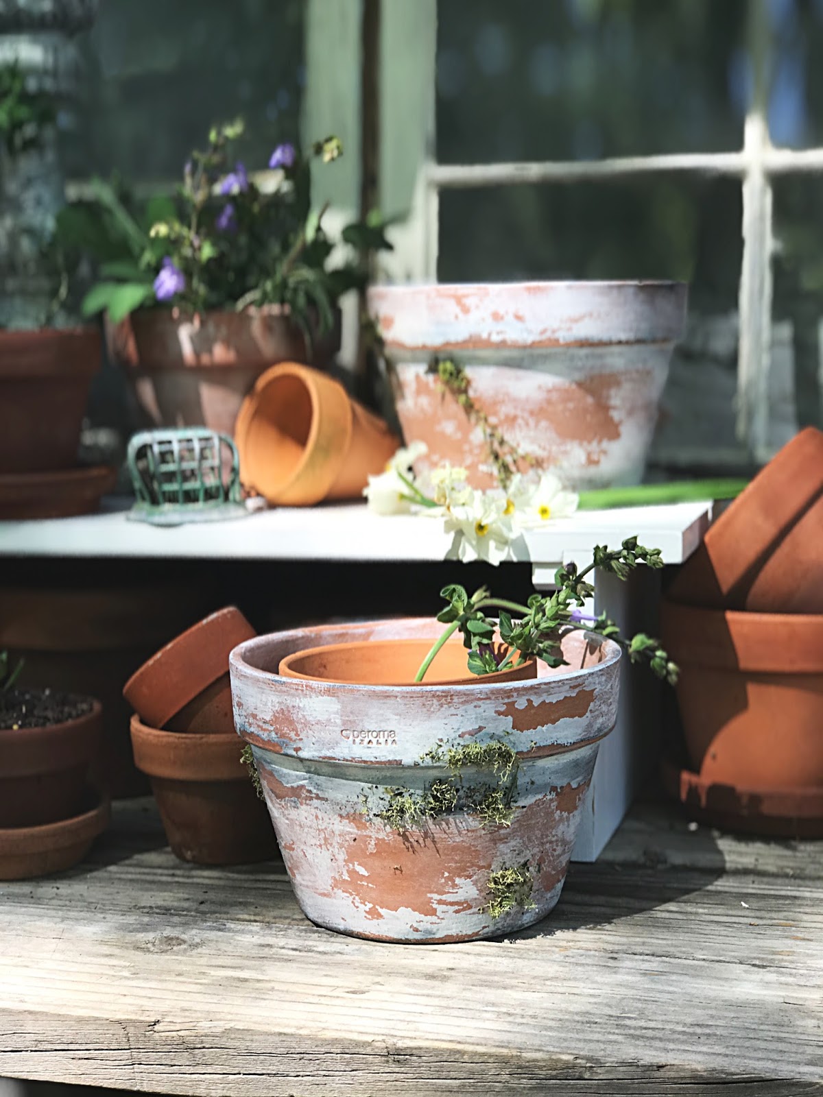 Easy DIY To Age Clay Pots for a potting bench and home decor.