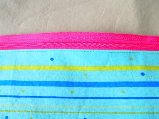 Plum and June: Contrast Zip Pockets for Bags Tutorial