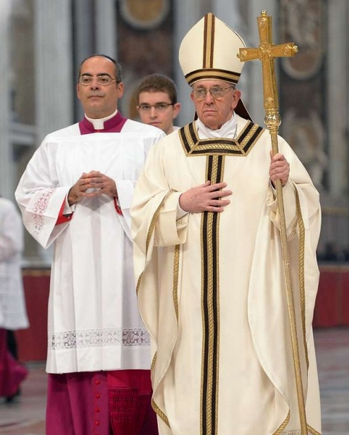 Liturgia Papal: Elenco de mitras del Papa Francisco