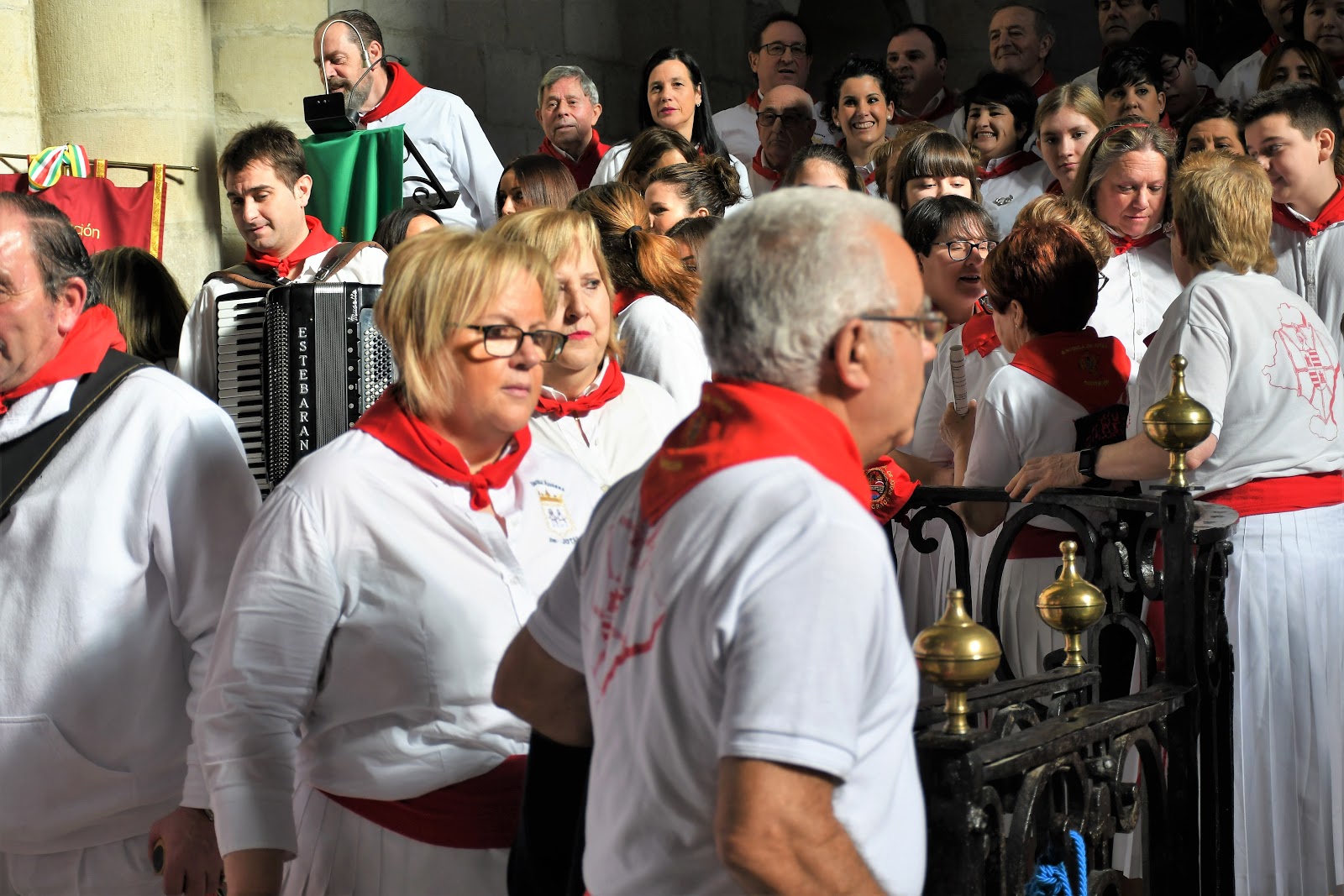 Jotas y Joter@s: Misa Navarra (Campanas del Alba) Homenaje a Tomás ...