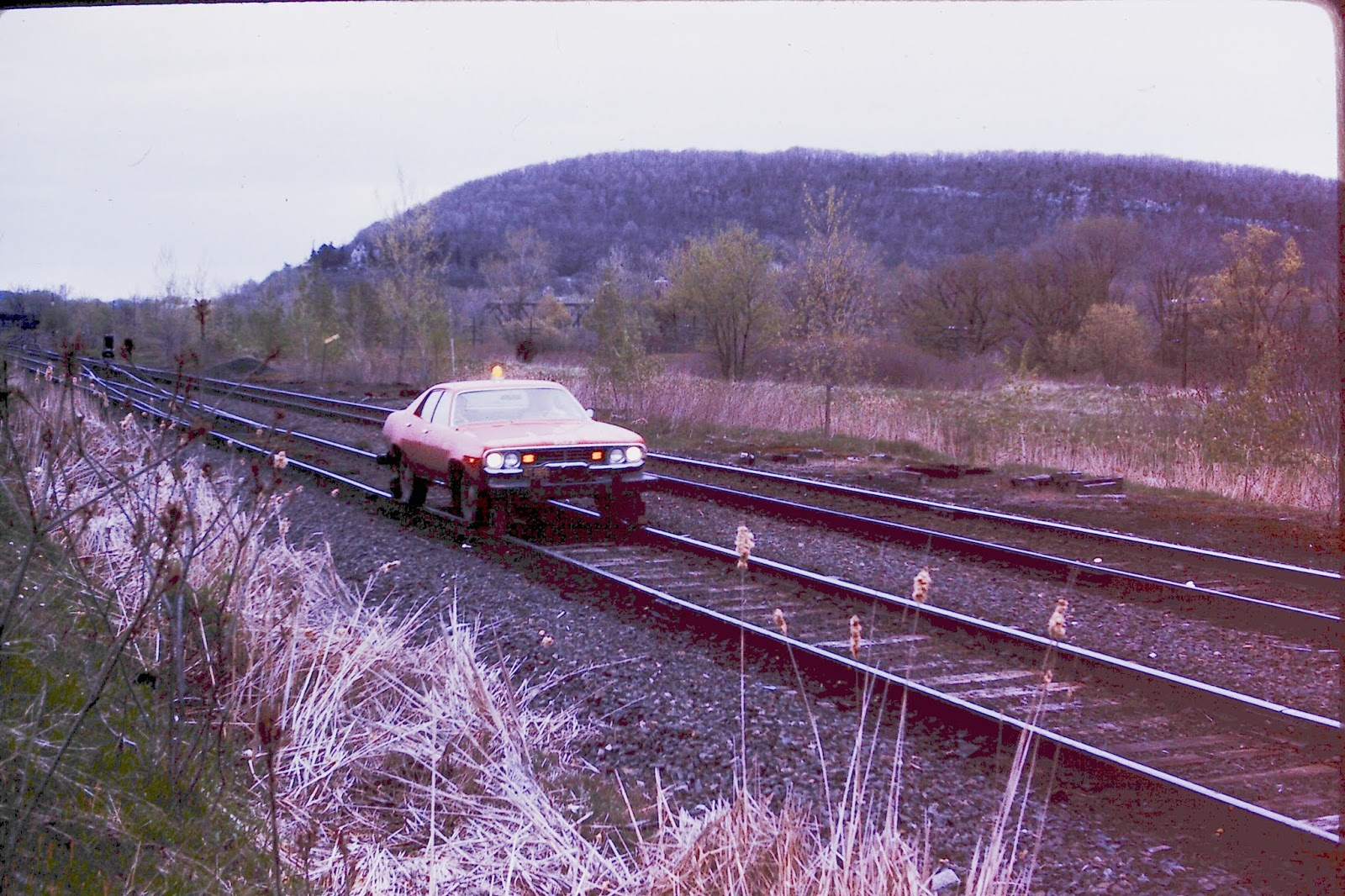 D & H "Colonie Main" layout: Don't Drive on the Railroad Track