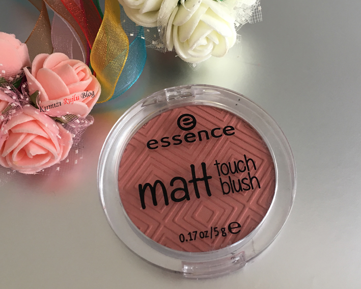 Essence Matt Touch Blush - Berry Me Up! - Kırmızı Rujlu Blog