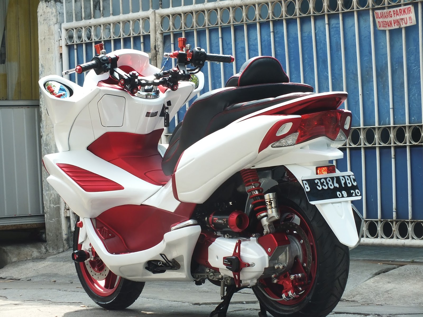 Ngecat MOTOR: HONDA ALL NEW PCX CUATOM PAIN Putih Mutiara dan Merah ...