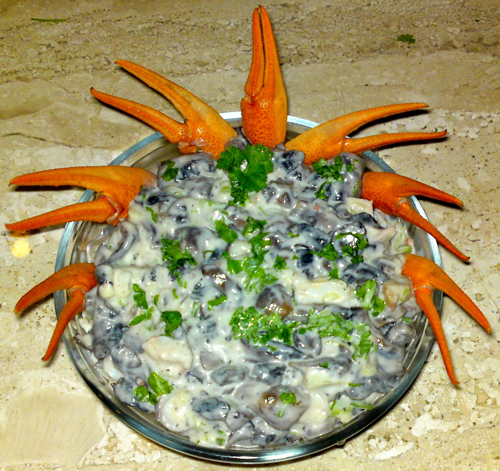 Aici, doar gustul conteaza.....: SALATA DE RACI (CU CIUPERCI)