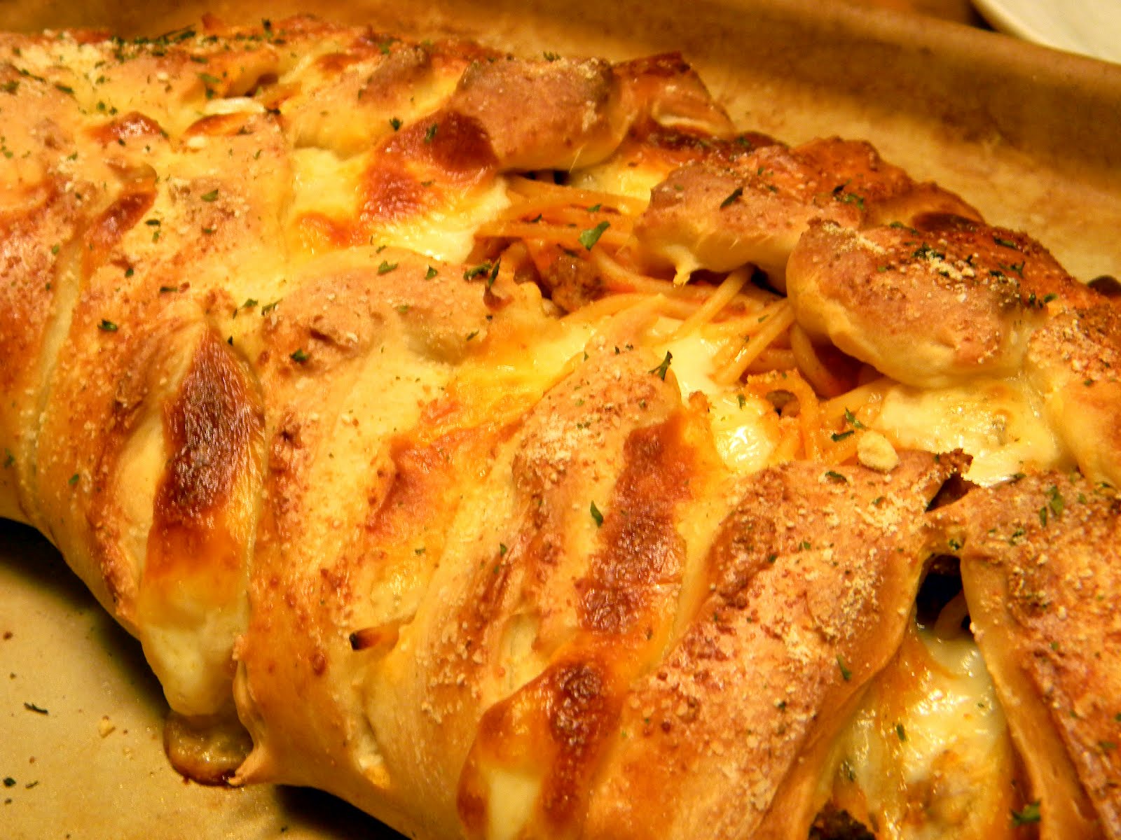 Momma Chow Dishes: Braided Spaghetti Bread