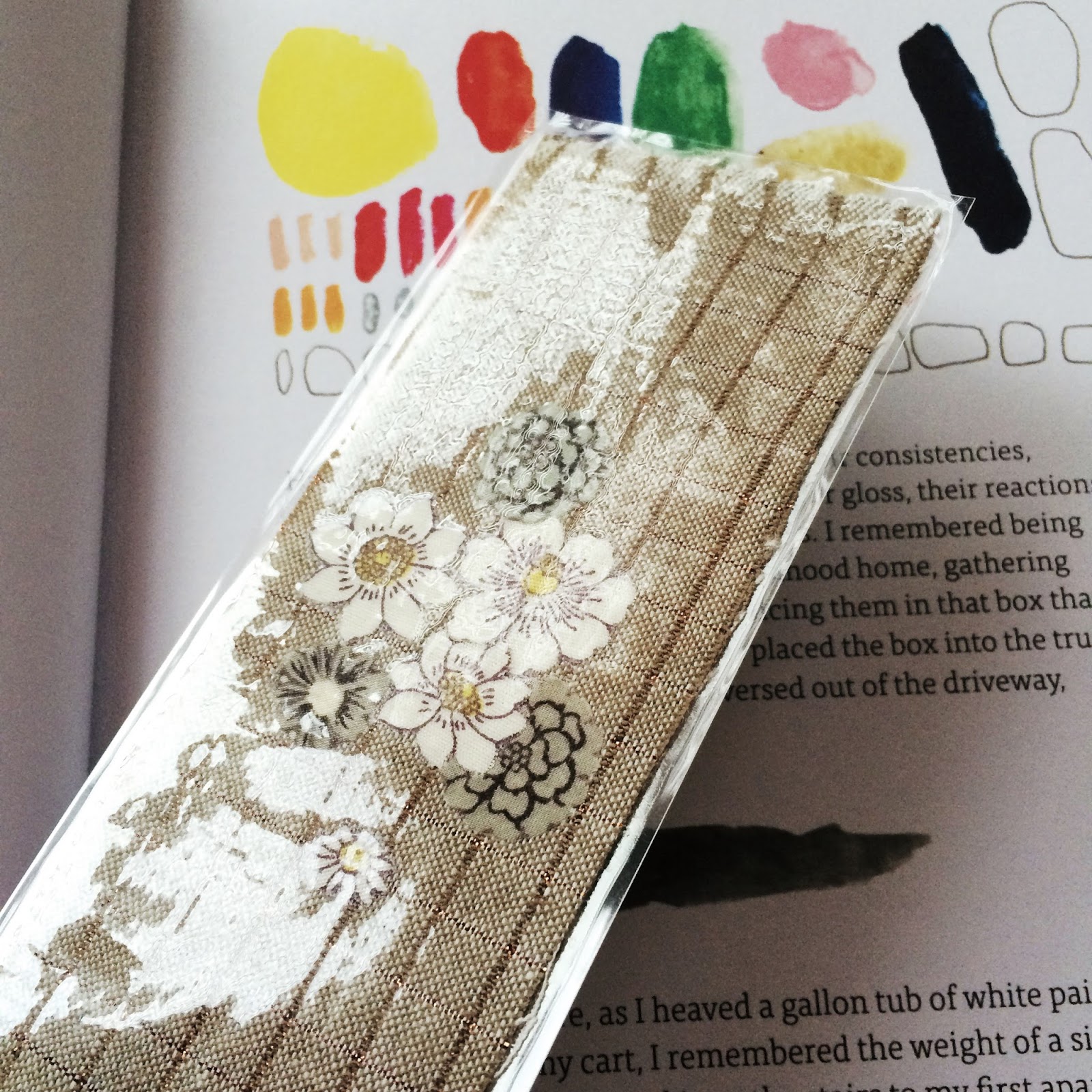 fabric bookmark tutorial / CHARM ABOUT YOU