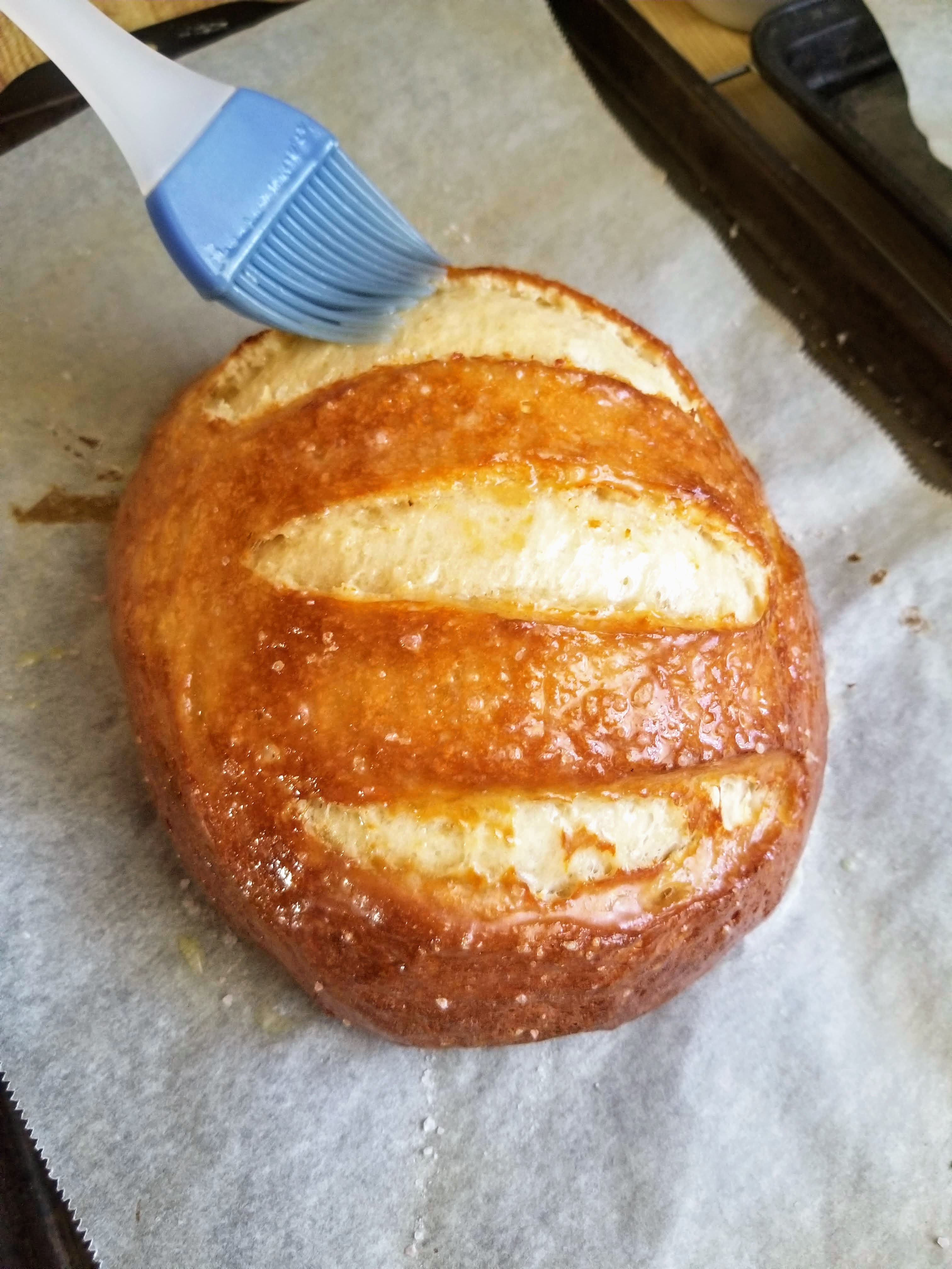 Hot and Cold Running Mom - Just my Stuff: Homemade Pretzel Bread