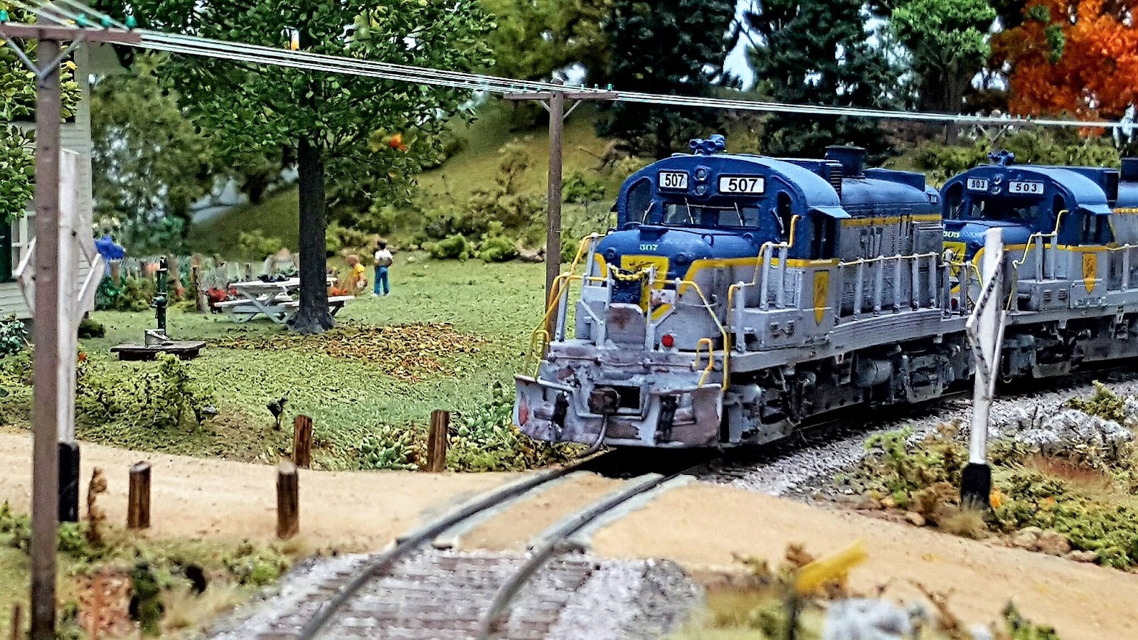 Thursday Night Round Robin: D&H RS3m's in Bloom!