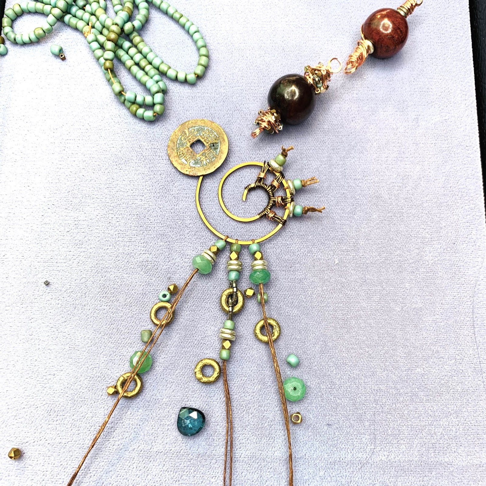 The Bead Table: Kate's Creative Connection: Wire Pendant Necklace
