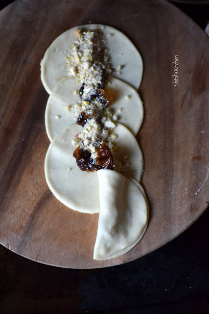 Shital's-Kitchen: Gulkand Gujiya