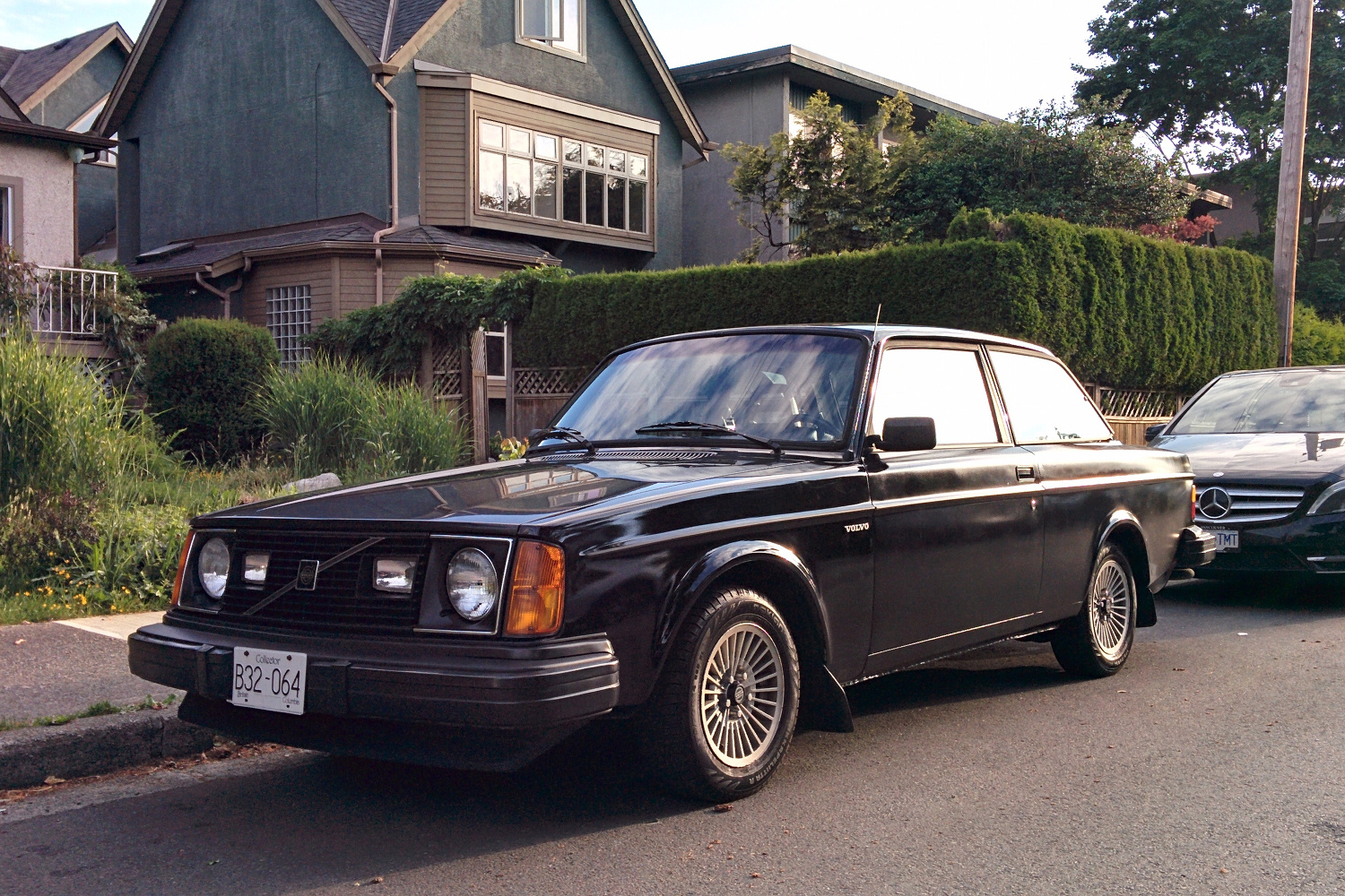 Old Parked Cars Vancouver: 1980 Volvo 242GT