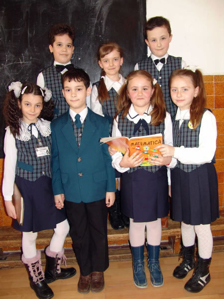 IMBRACAMINTE COPII: UNIFORME SCOLARE