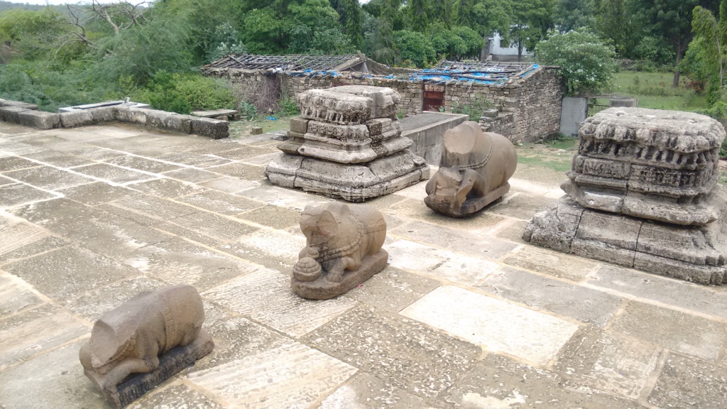 Hindu Temples of India: Navlakha Temple, Ghumli, Gujarat