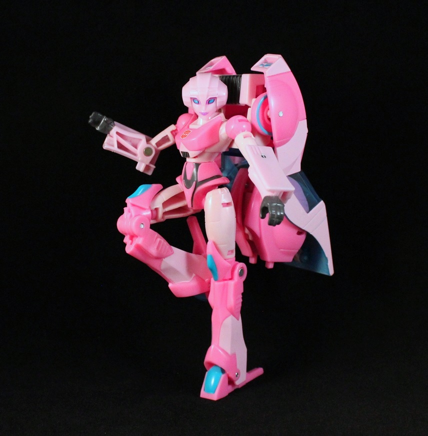 She's Fantastic: Transformers Cyberverse - ARCEE!