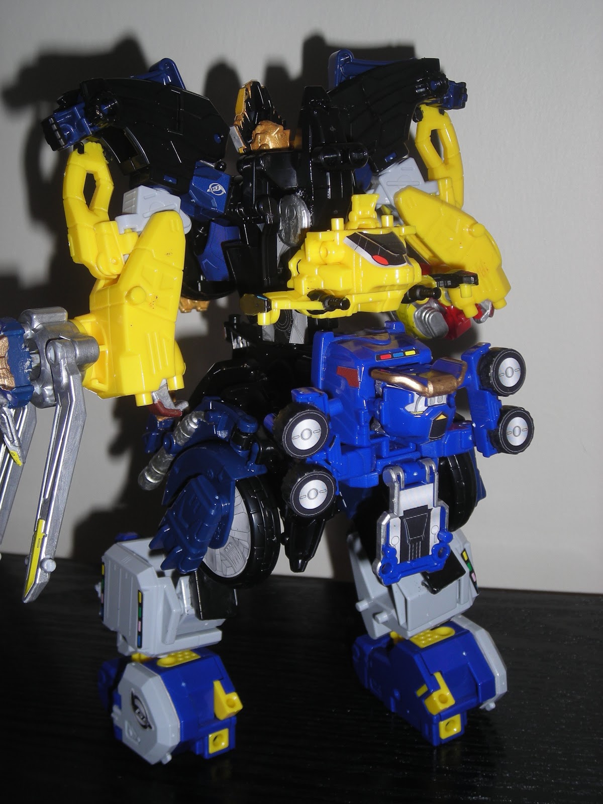 My Shiny Toy Robots: Toybox REVIEW: Tokumei Sentai Go-Busters Minipla ...