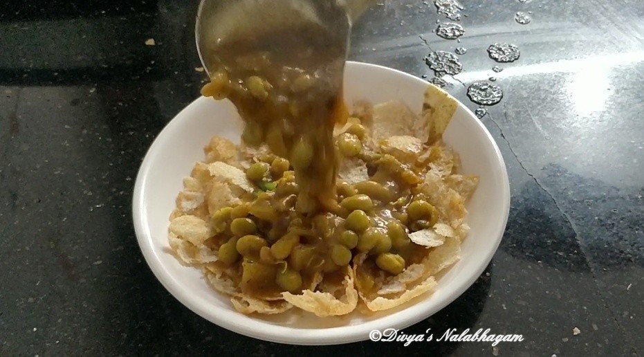 Karnataka style Masala Puri Chaat | Masala Puri chat recipe - Divya's ...