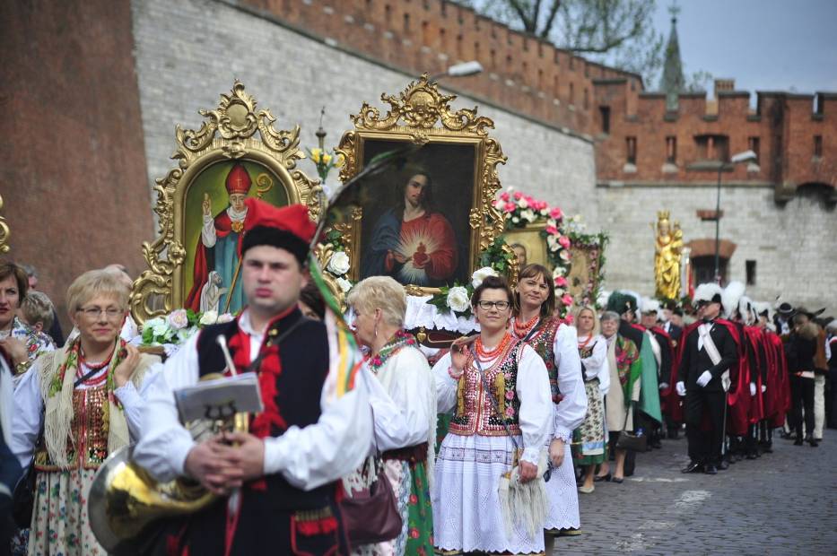 New Liturgical Movement: Procession of the Relics of St Stanislaus in ...