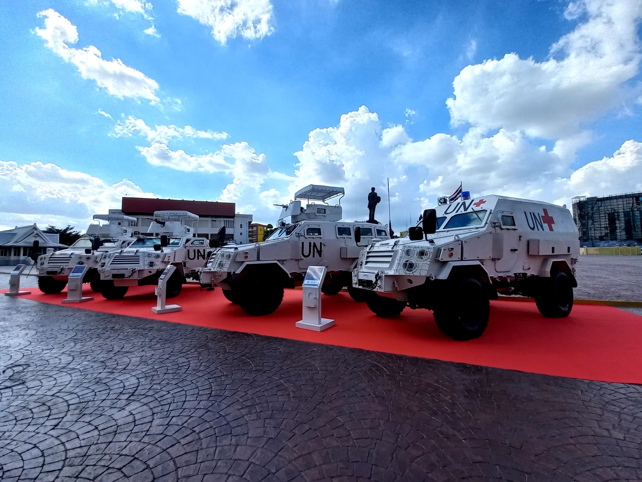 AAG_th บันทึกประจำวัน: Chaiseri และ DTI ไทยส่งมอบรถหุ้มเกราะล้อยาง ...